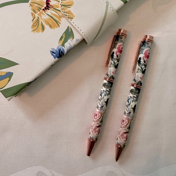 Barnes & Noble | Office | Pen And Pencil Set In A Beautiful Floral ...
